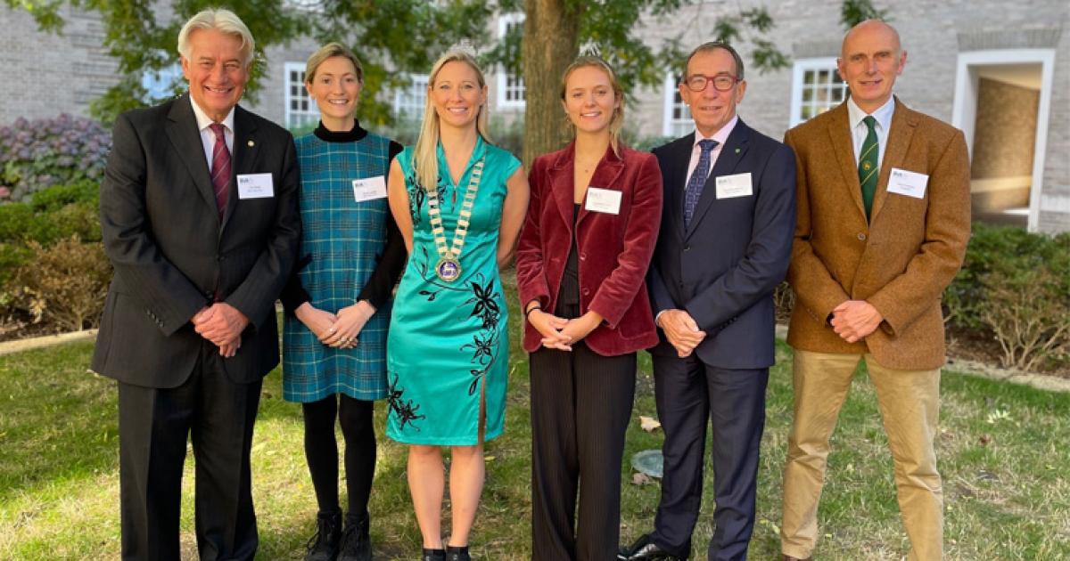 Top local vet David recipient of prestigious UK wide Veterinary award ...